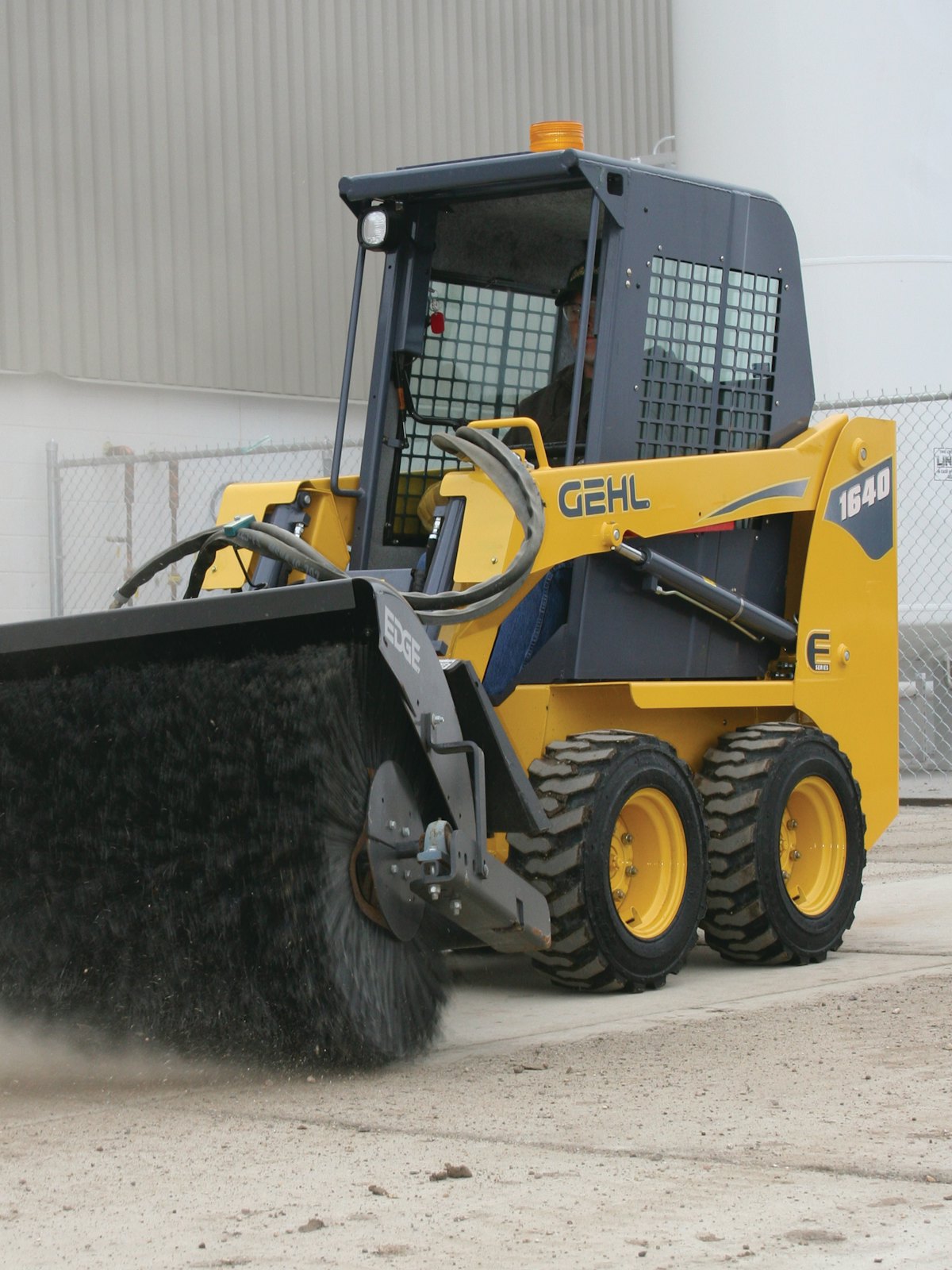1640E Skid Loader From: Gehl Company | Green Industry Pros