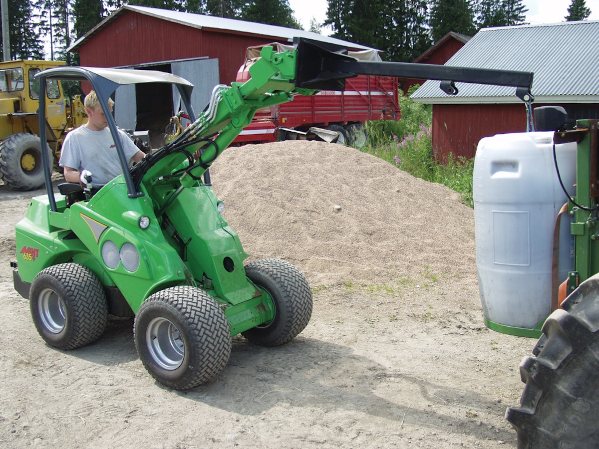 635 Compact Wheel Loader with Boom From: Avant Tecno USA | Green ...