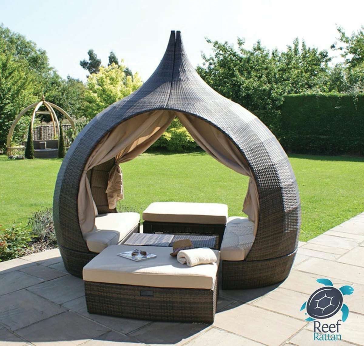 Apple Daybed From: Select Furnishings | Green Industry Pros