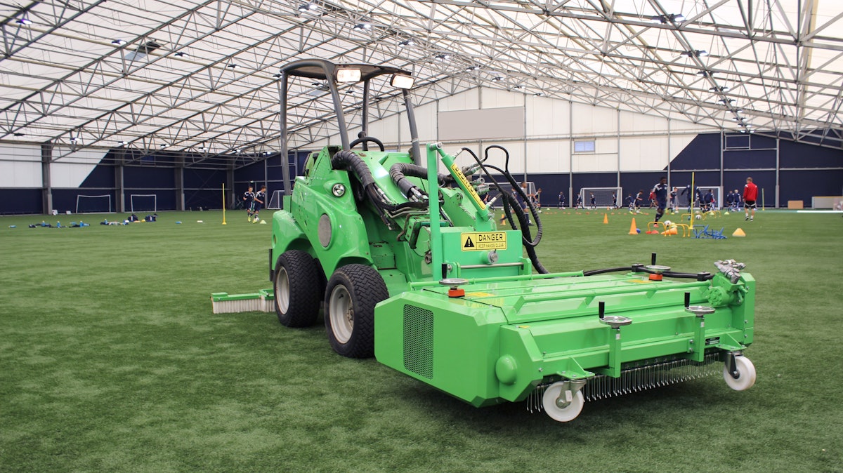 Avant Loaders & Attachments for Landscaping From: Avant Tecno USA ...