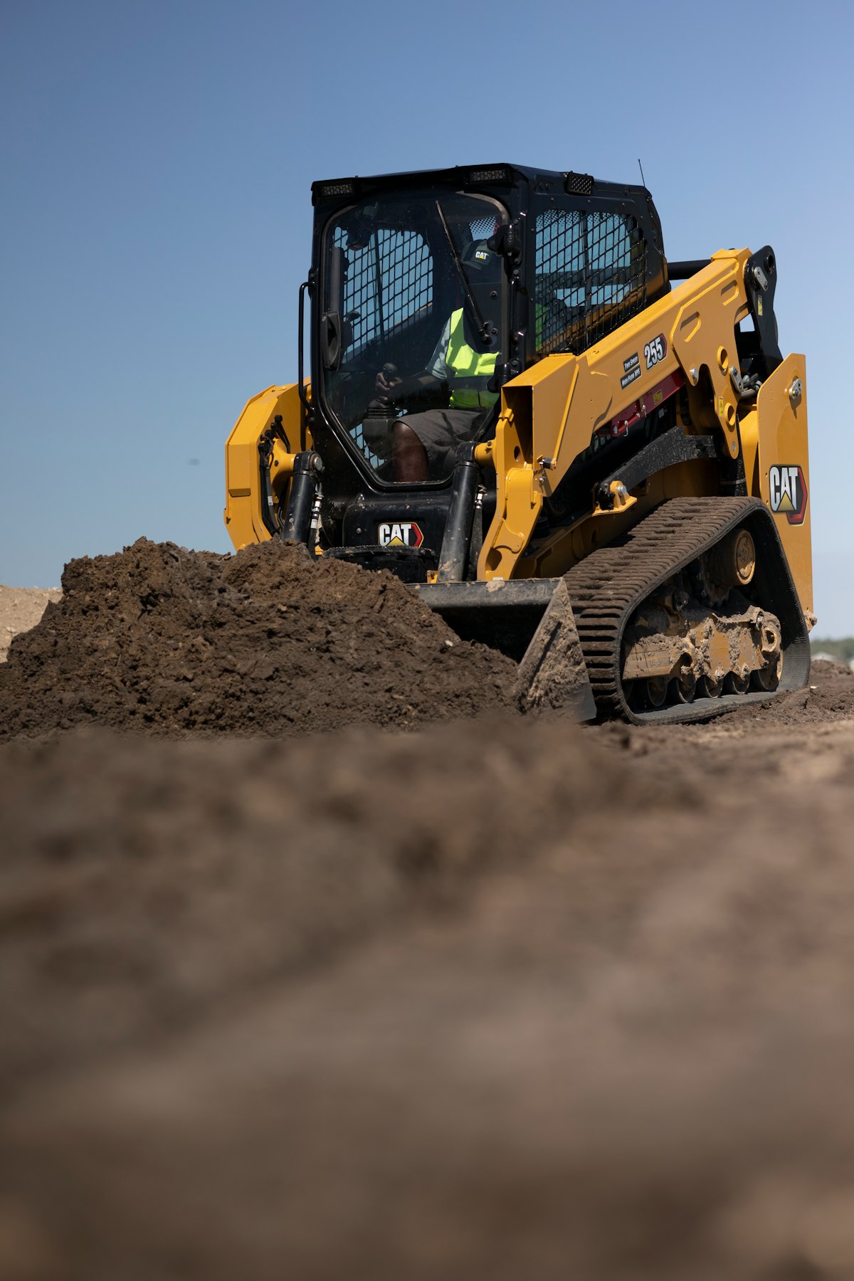 Caterpillar Launches 255 and 265 Compact Track Loaders From ...
