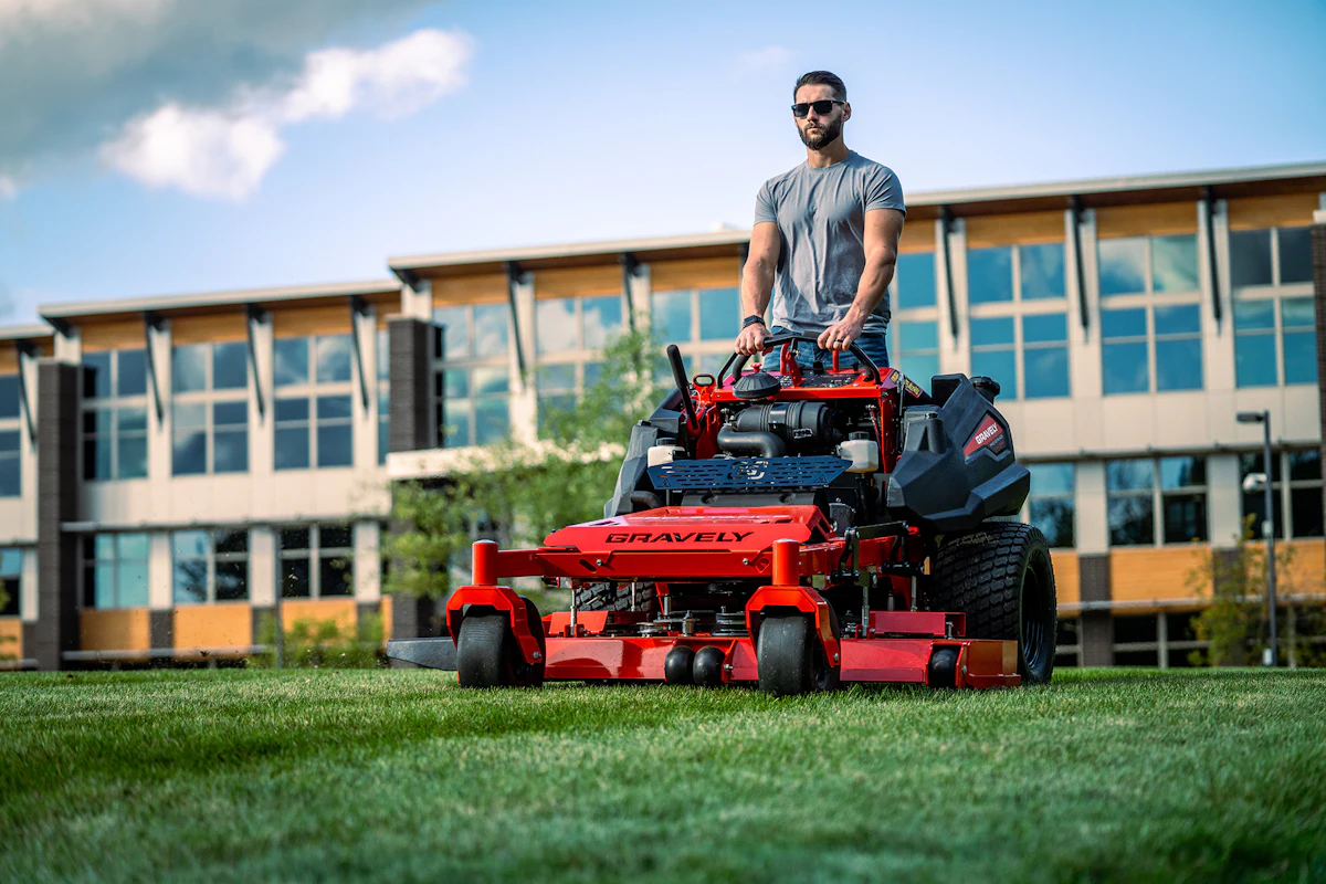 Ariens & Gravely Presents New 52, 60, 72 Inch EFI Pro-Stance Ultra ...