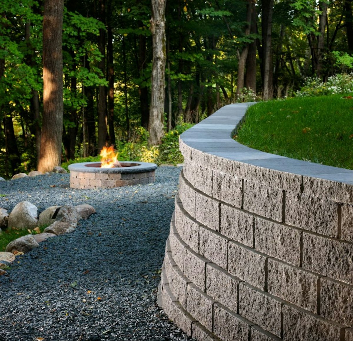 Belgard Highlights Diamond Pro Air Retaining Wall System From: Belgard ...