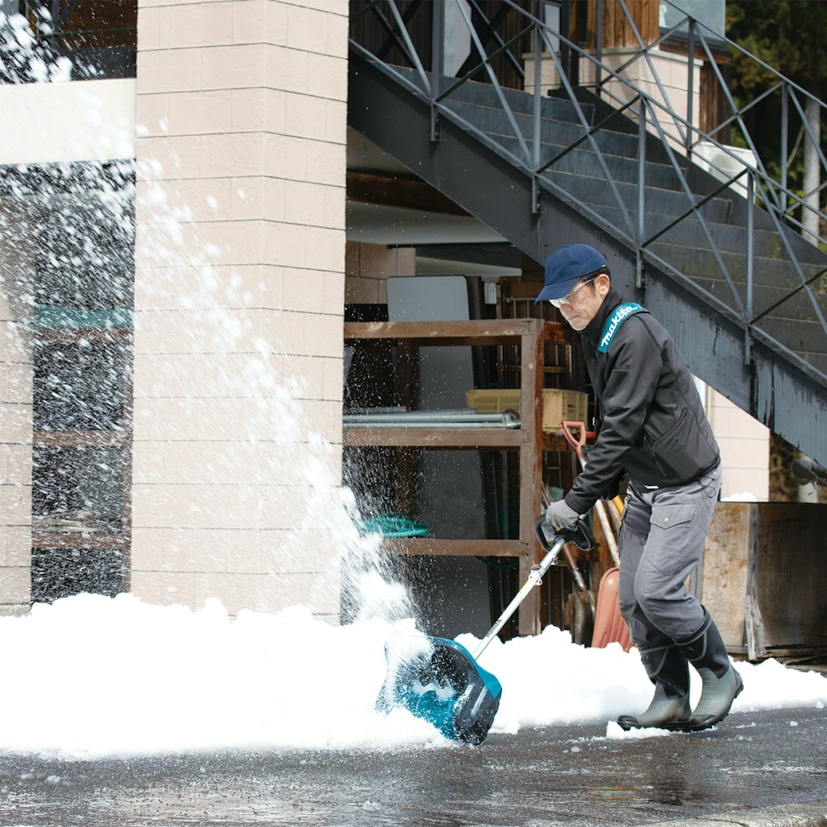 Makita Rolls Out 12-inch Snow Shovel Attachment (SN400MP) From: Makita ...