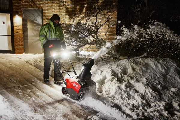 Milwaukee Redefines Snow Removal with M18 FUEL Snow Blower From ...