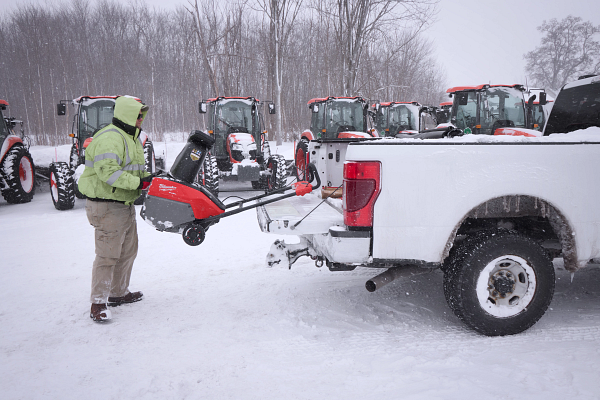 Milwaukee Redefines Snow Removal with M18 FUEL Snow Blower From ...