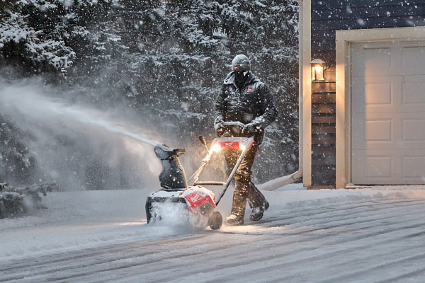 Milwaukee Redefines Snow Removal with M18 FUEL Snow Blower From ...