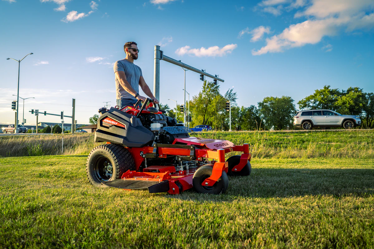 Gravely Reintroduces Pro-Turn 200 Zero-Turn From: Gravely | Green ...